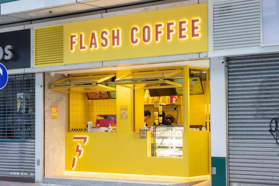 Flash Coffee買一送一優惠 聯乘比利時Lotus Biscoff — 識港